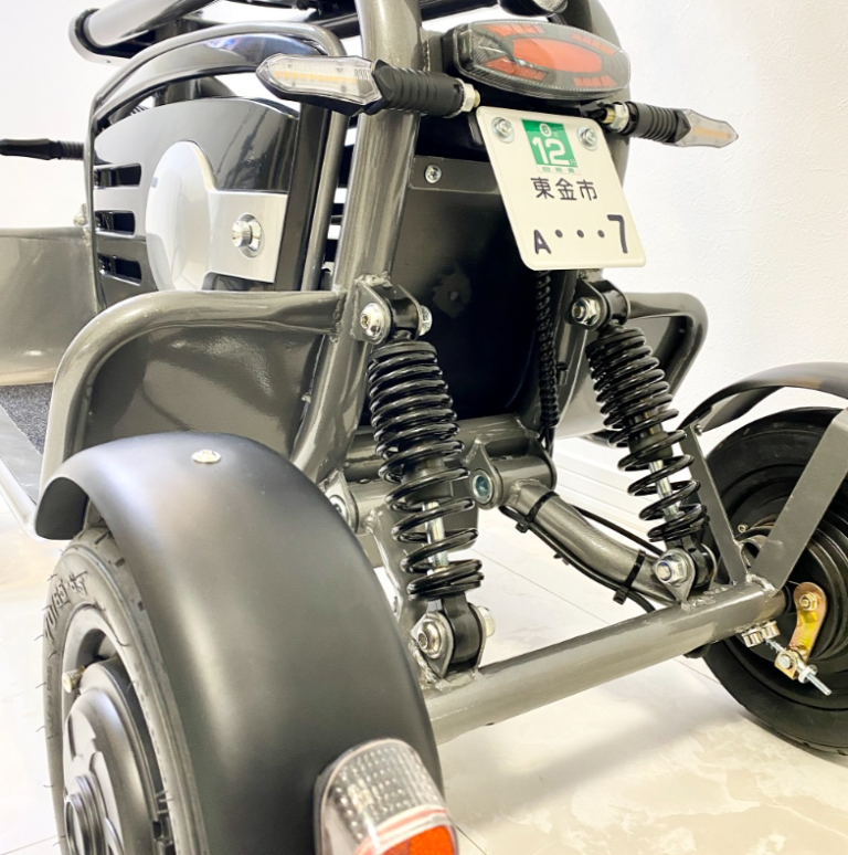 日本初上陸の特定小型EV四輪「ELEMOs4」の登場 - mobiii