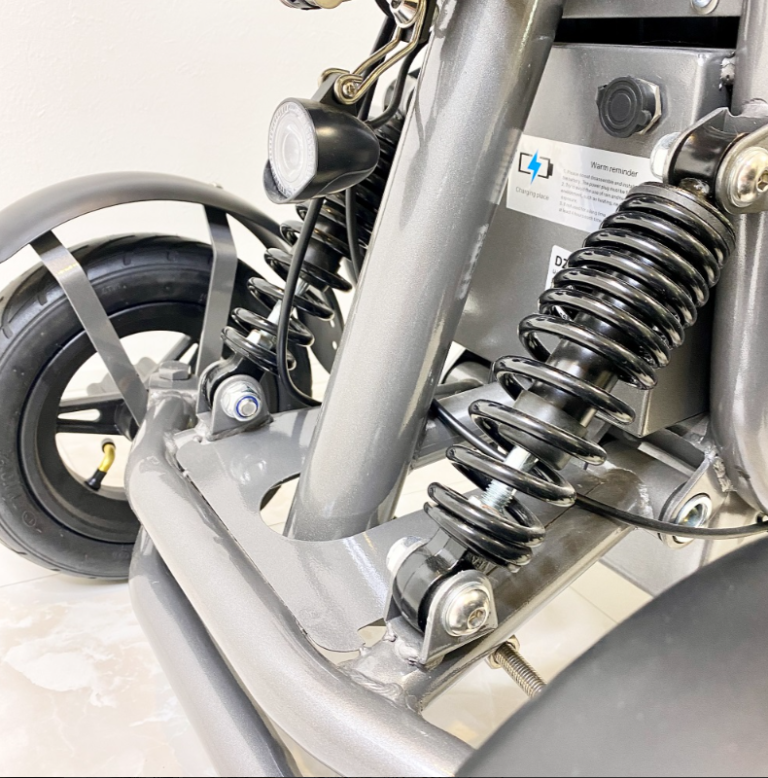 日本初上陸の特定小型EV四輪「ELEMOs4」の登場 - mobiii